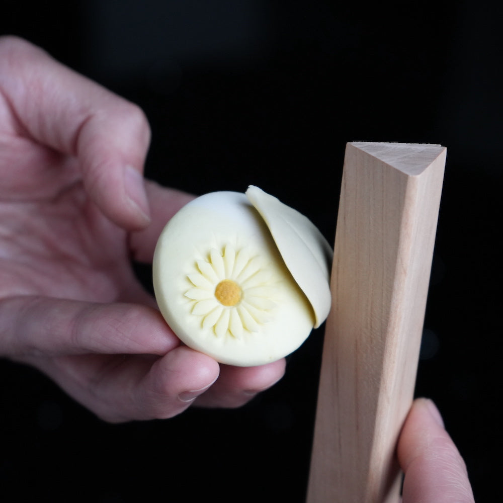 KADO ICHIKA Signature Sakura Wood Triangular Rod with 7mm pistil 七ミリ三⾓ ...